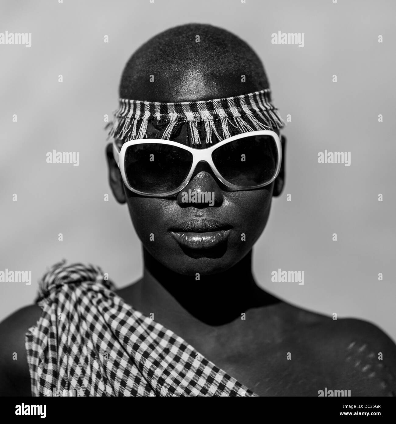 Bodi Tribe Young Woman With Sunglasses, Hana Mursi, Omo Valley ...
