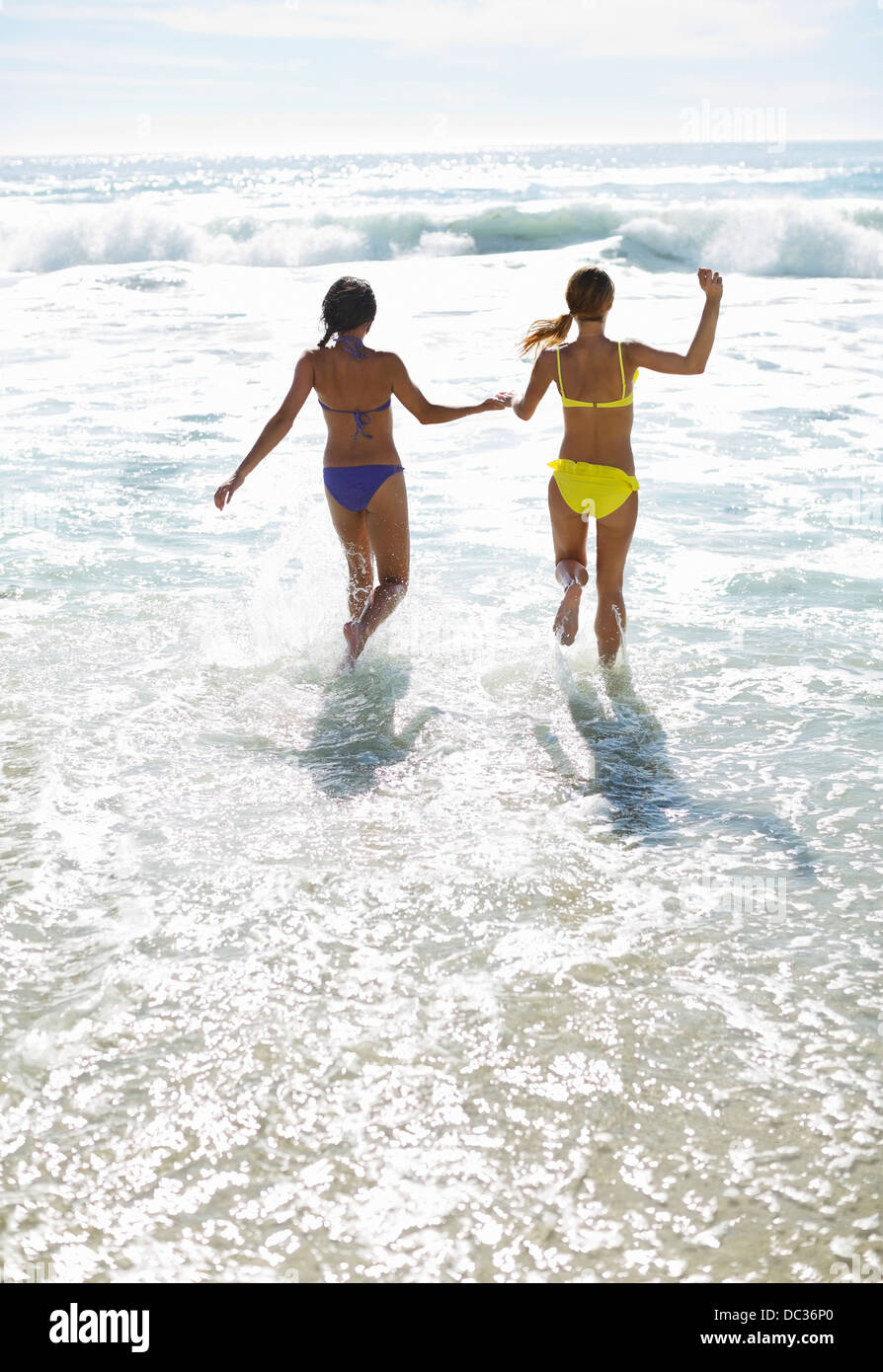 Women 20s in bikinis hi-res stock photography and images - Alamy