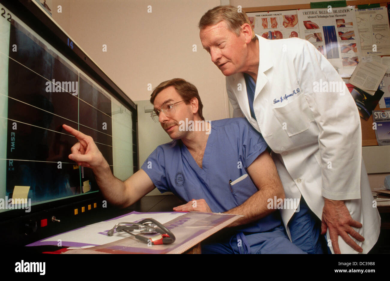 X ray on a lightbox hi-res stock photography and images - Alamy