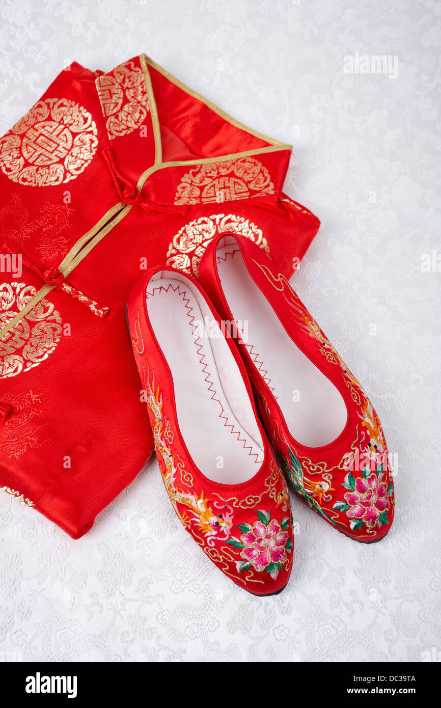Chinese traditional costume and shoes Stock Photo - Alamy