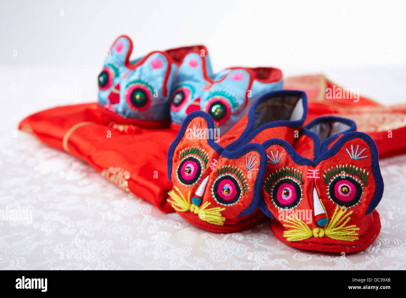 Chinese traditional costume and shoes Stock Photo - Alamy