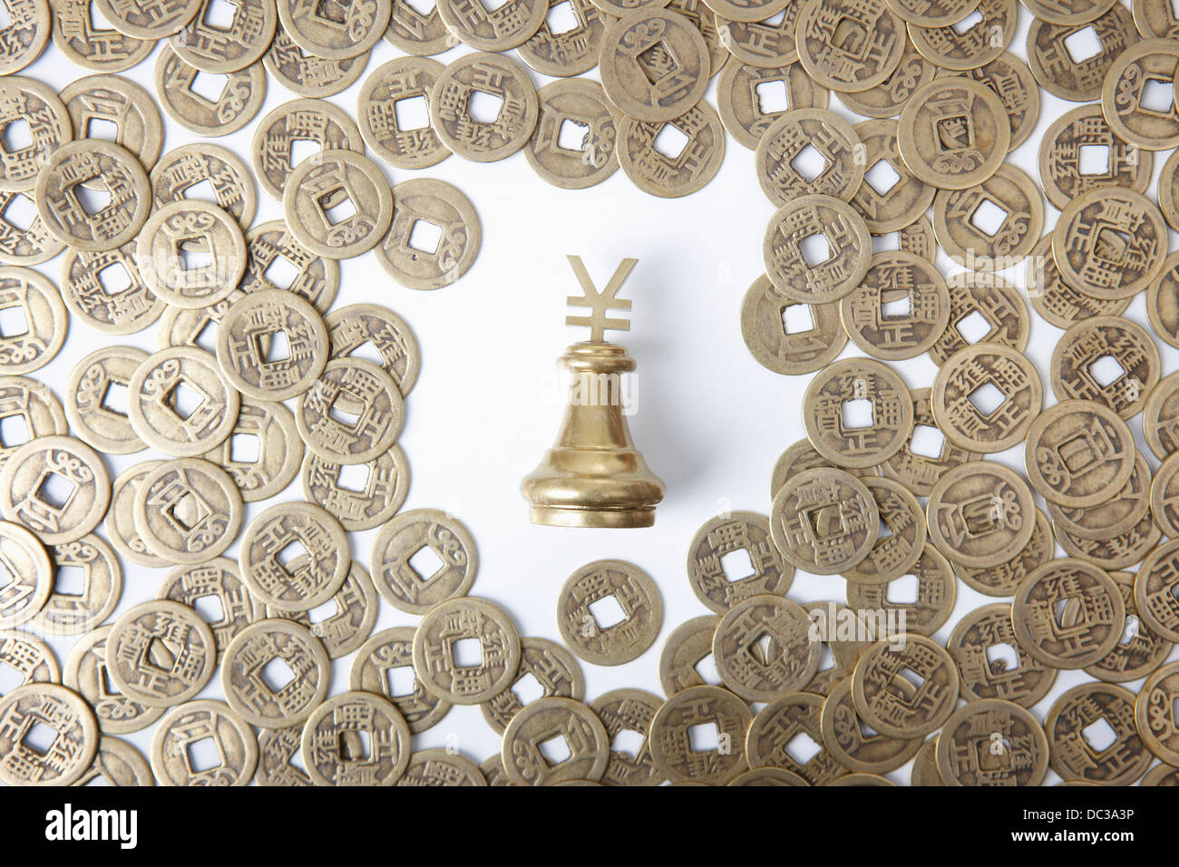 Chinese coins surrounding Chinese currency sign Stock Photo - Alamy
