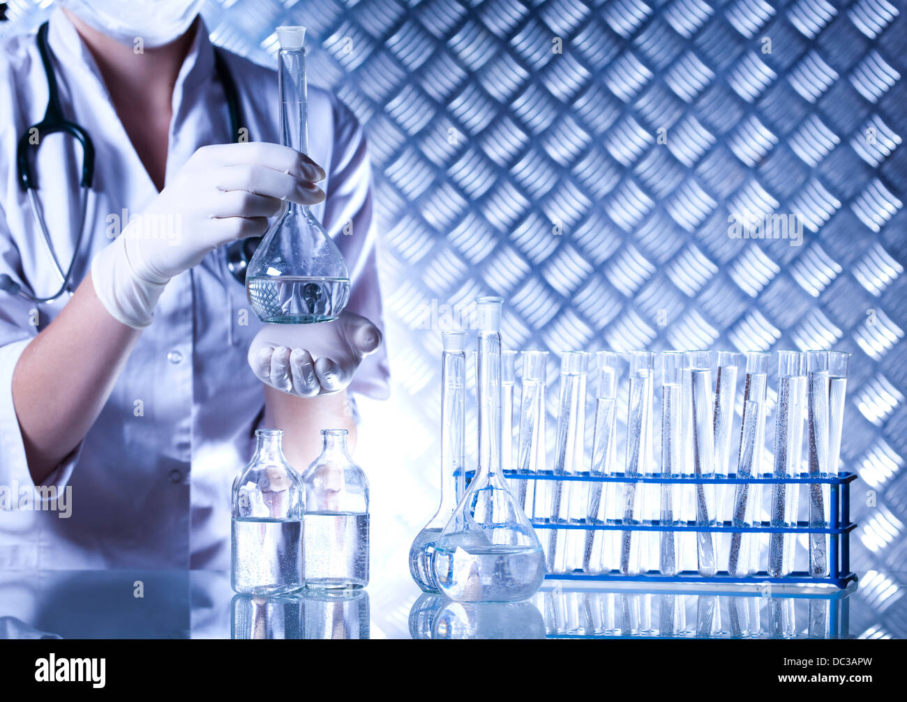 Scientist working in a laboratory Stock Photo - Alamy