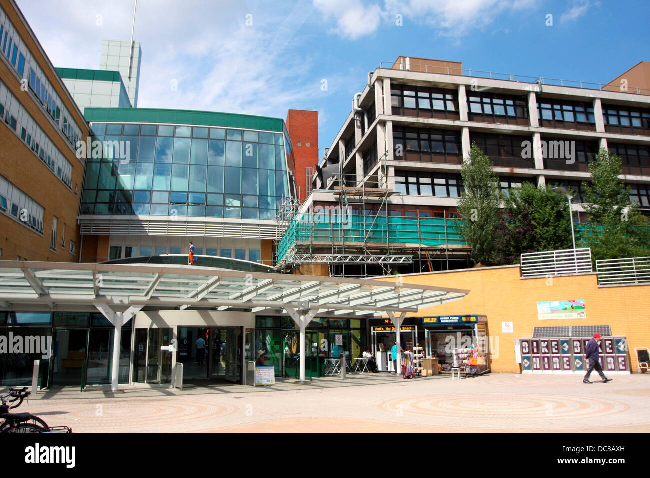 Hospital accident & emergency sign hi-res stock photography and images ...