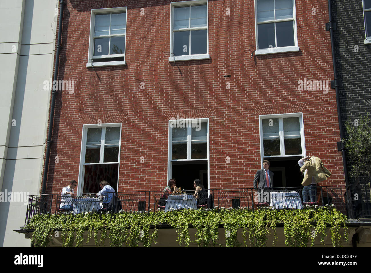 London bus restaurant hi-res stock photography and images - Alamy
