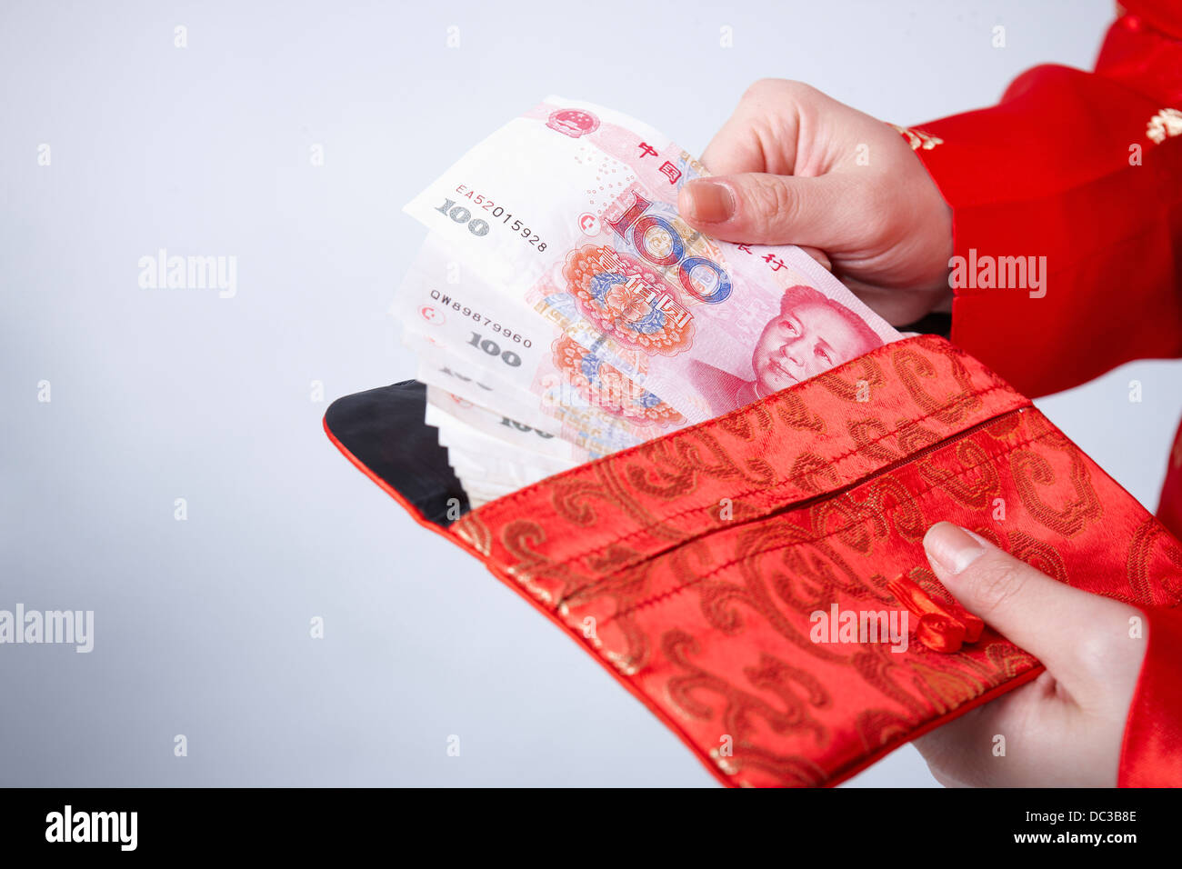 Money out from wallet hi-res stock photography and images - Alamy
