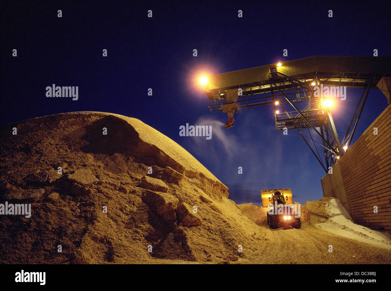 Pulp wood paper mill hi-res stock photography and images - Alamy