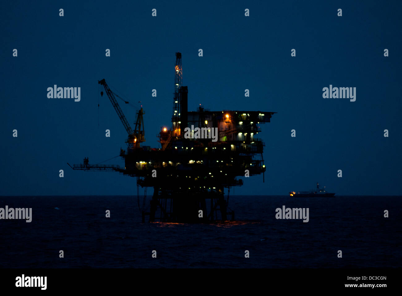 Drilling Rig Night High Resolution Stock Photography and Images - Alamy