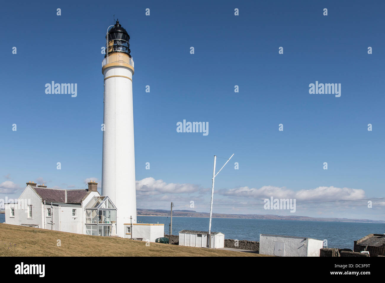 Scurdie ness lighthouse hi-res stock photography and images - Alamy
