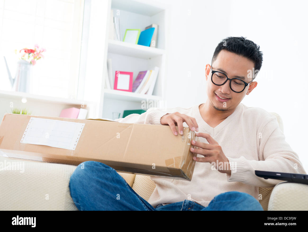 Express parcel hi-res stock photography and images - Alamy