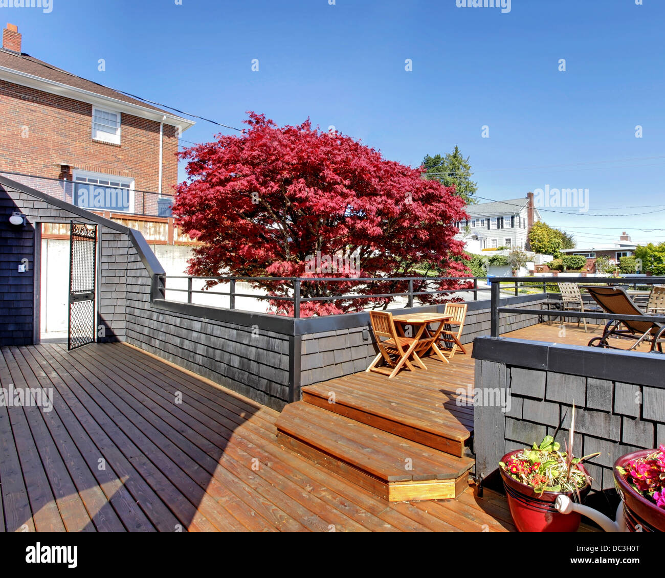 White front door terrace hi-res stock photography and images - Alamy