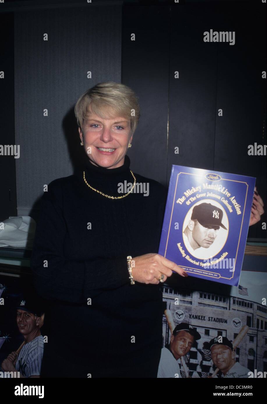 GREER JOHNSON with Mickey Mantle collection at South Gate Hotel in New York 1997.k10575jbb ...
