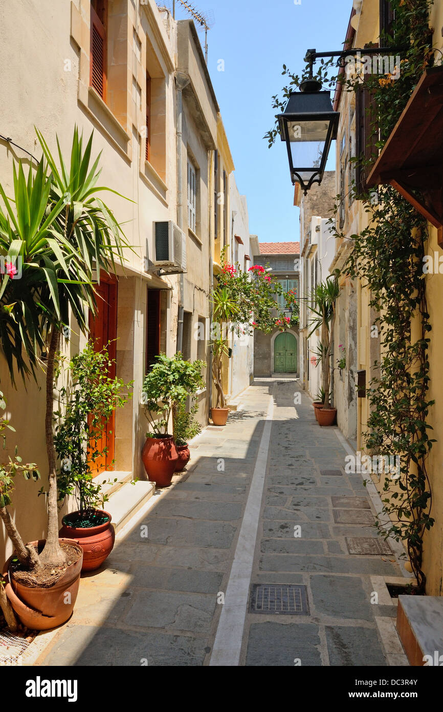 Narrow street in city of Rethymno, Crete, Greece Stock Photo - Alamy