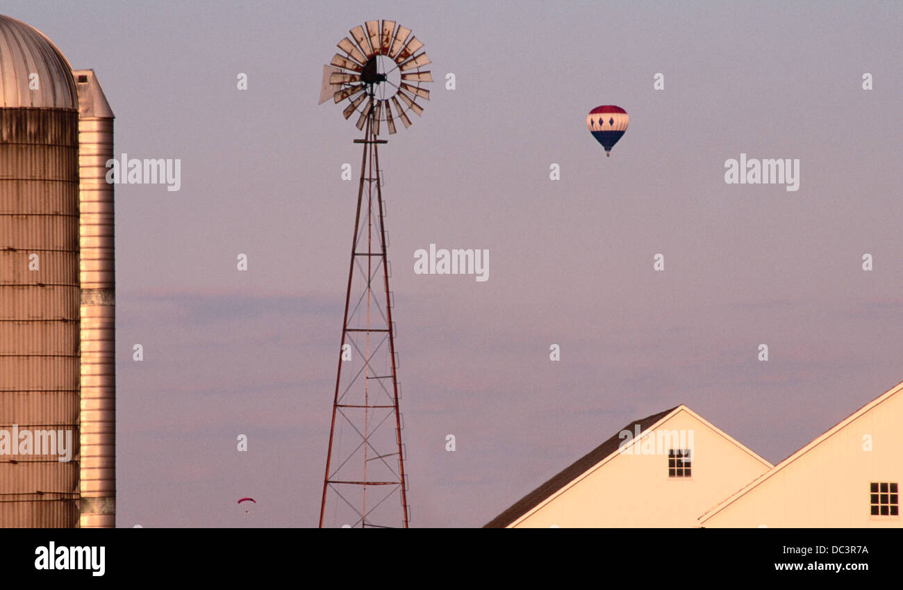 Hot air balloon and farms Stock Photo - Alamy