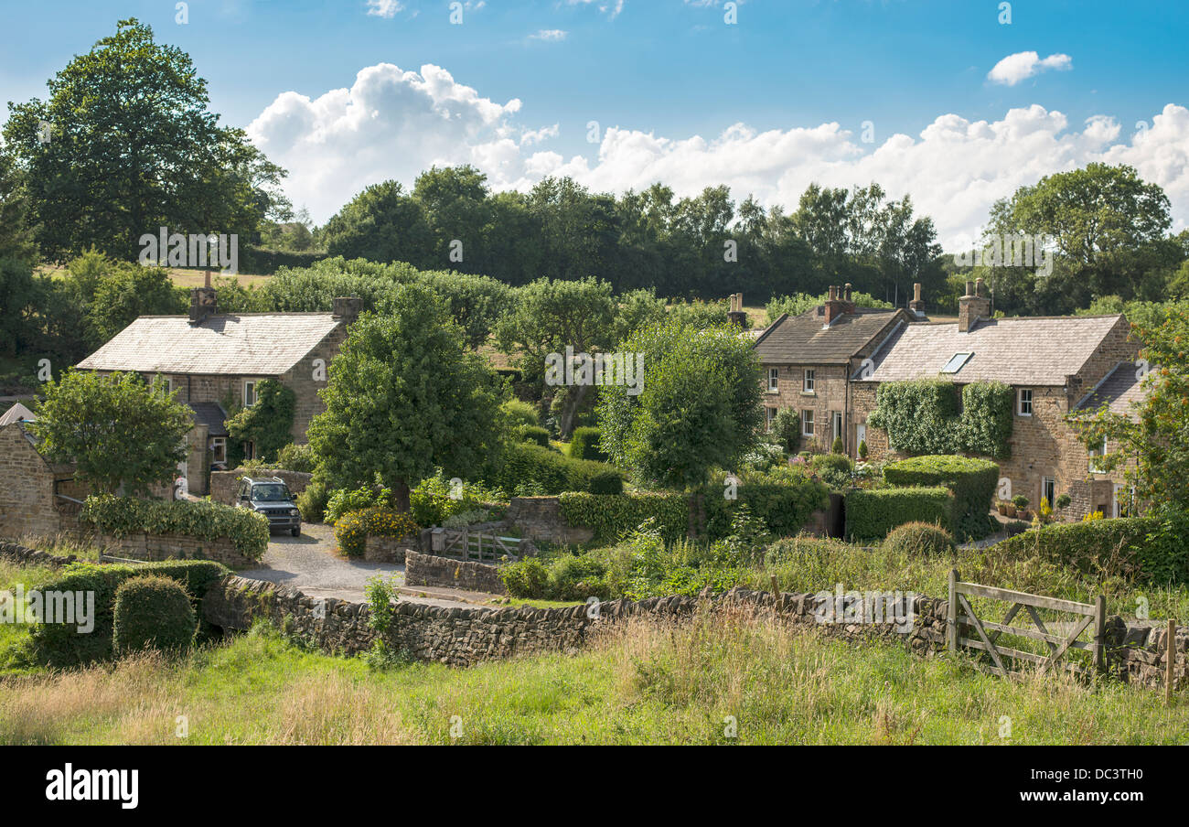 Rural lane with cottages hi-res stock photography and images - Alamy