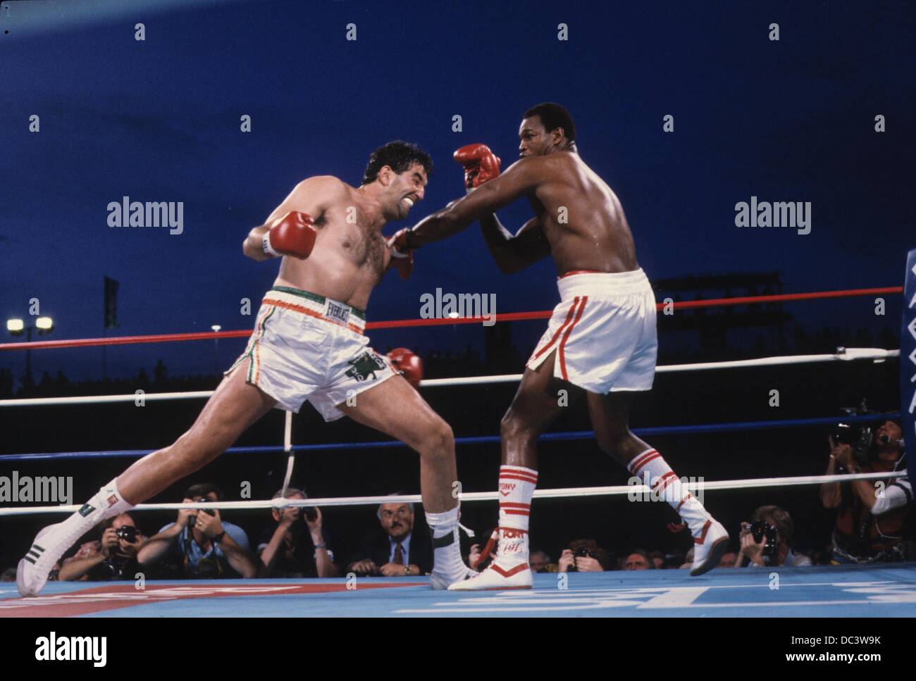 Larry holmes fight hi-res stock photography and images - Alamy
