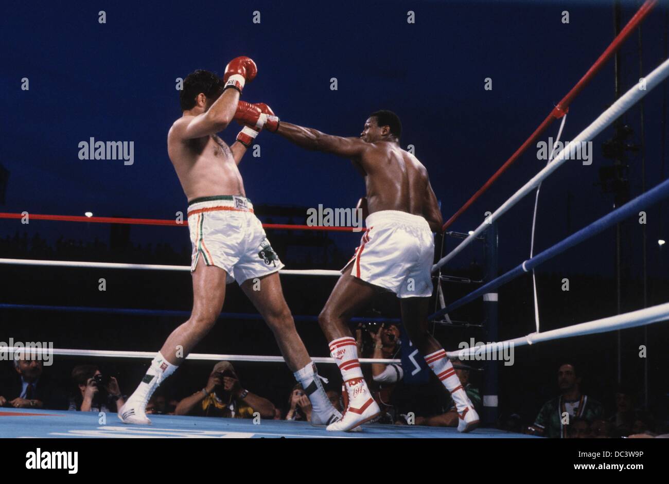 LARRY HOLMES VS Gerry Cooney fight.29438.(Credit Image: © Herb ...
