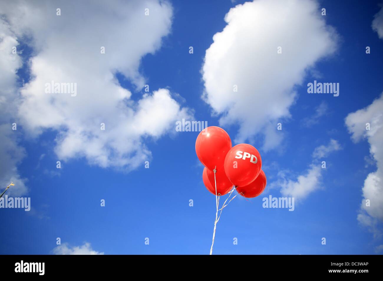 Election campaign balloons hi-res stock photography and images - Alamy