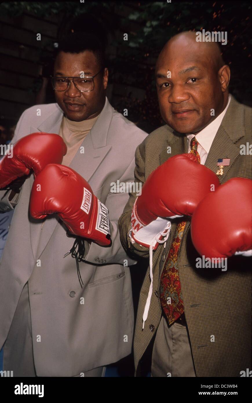 Larry holmes vs george foreman hi-res stock photography and images - Alamy