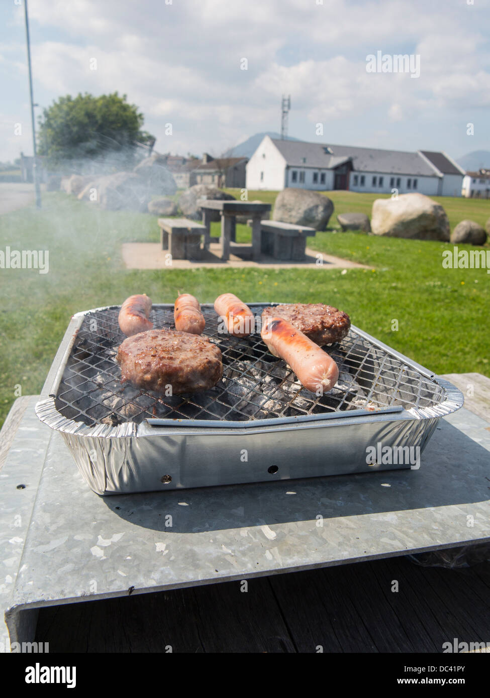 Disposable bbq hi-res stock photography and images - Alamy