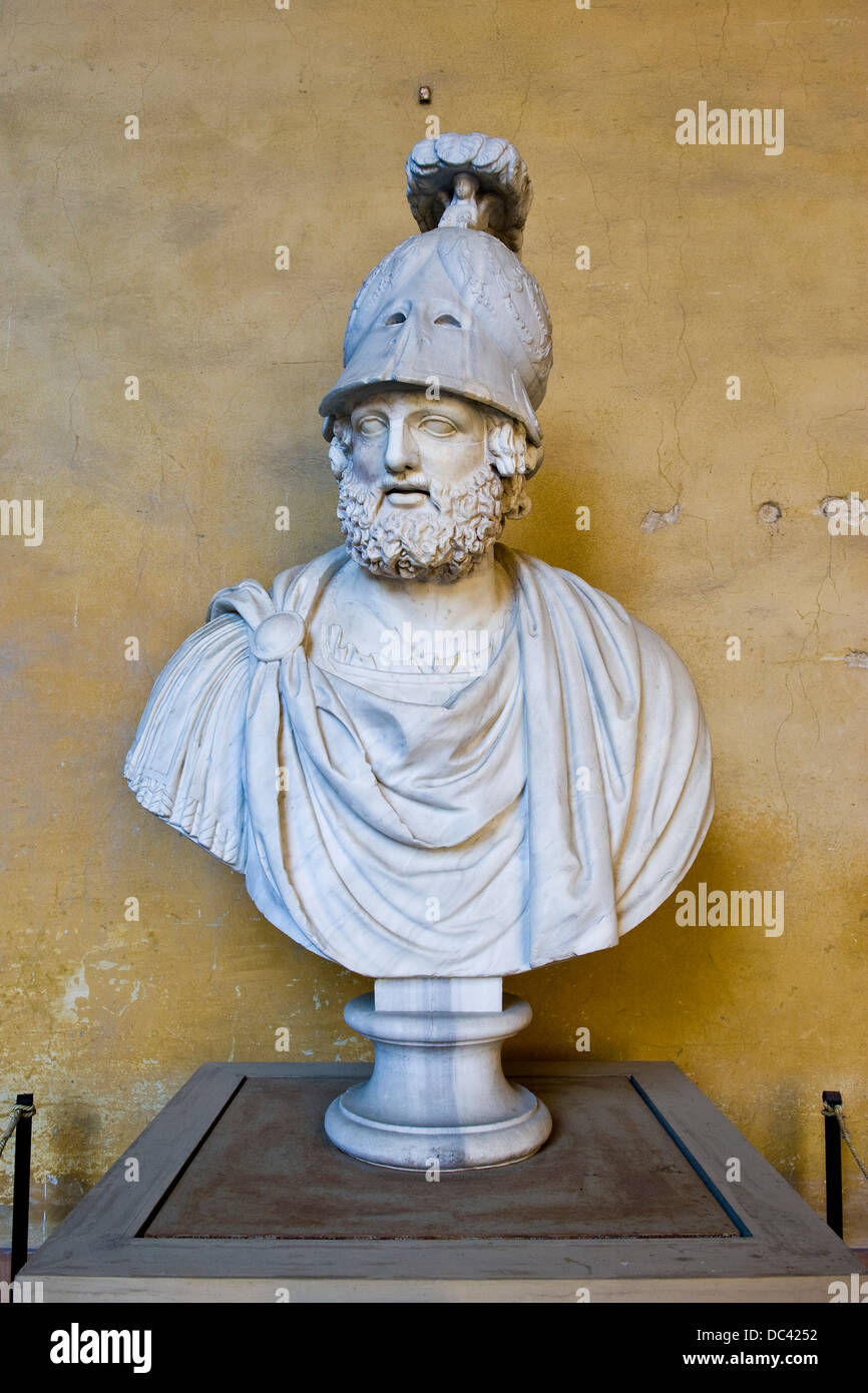 Pyrrhus statue hi-res stock photography and images - Alamy