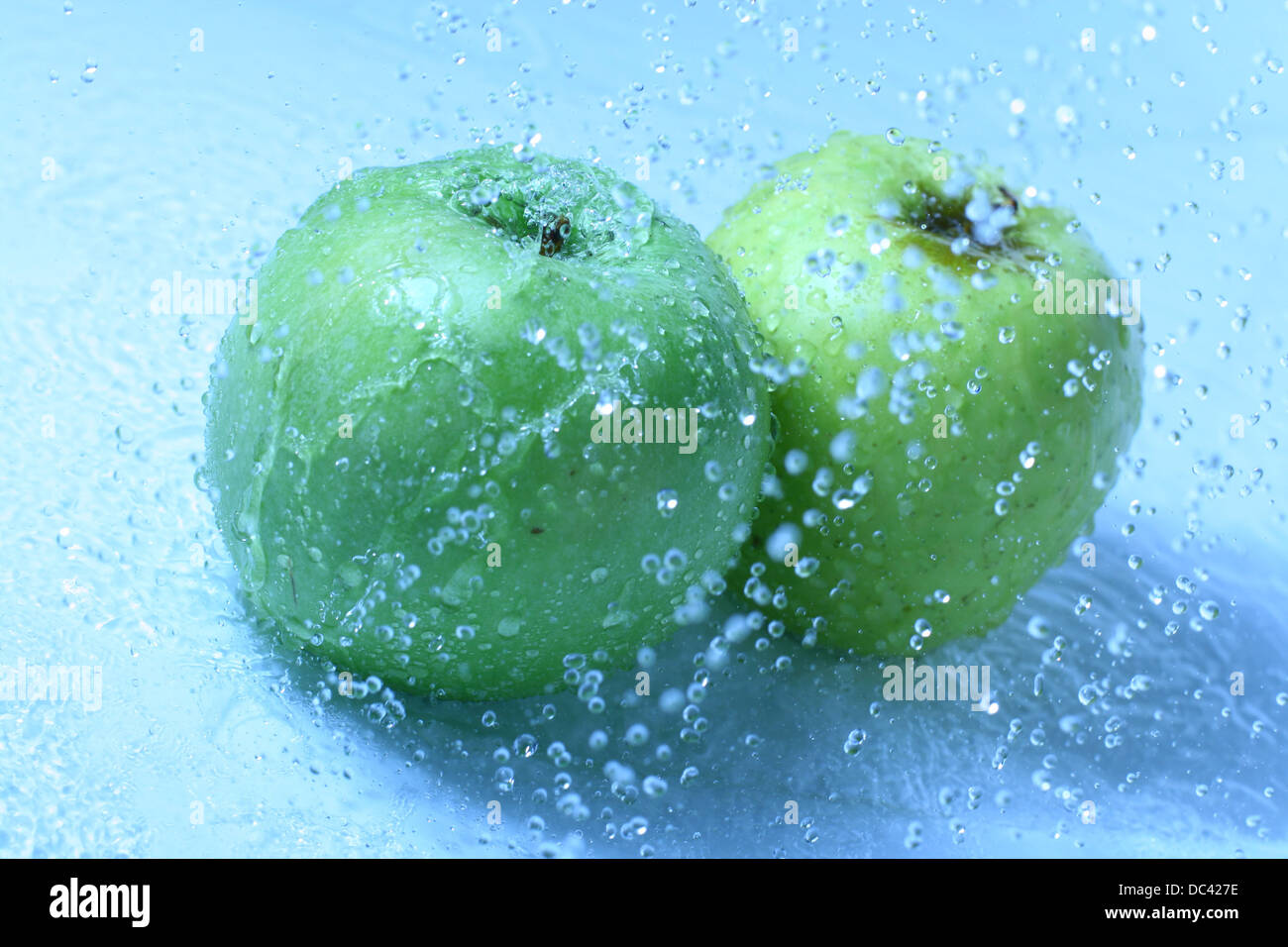 apple wash under water wet Stock Photo - Alamy