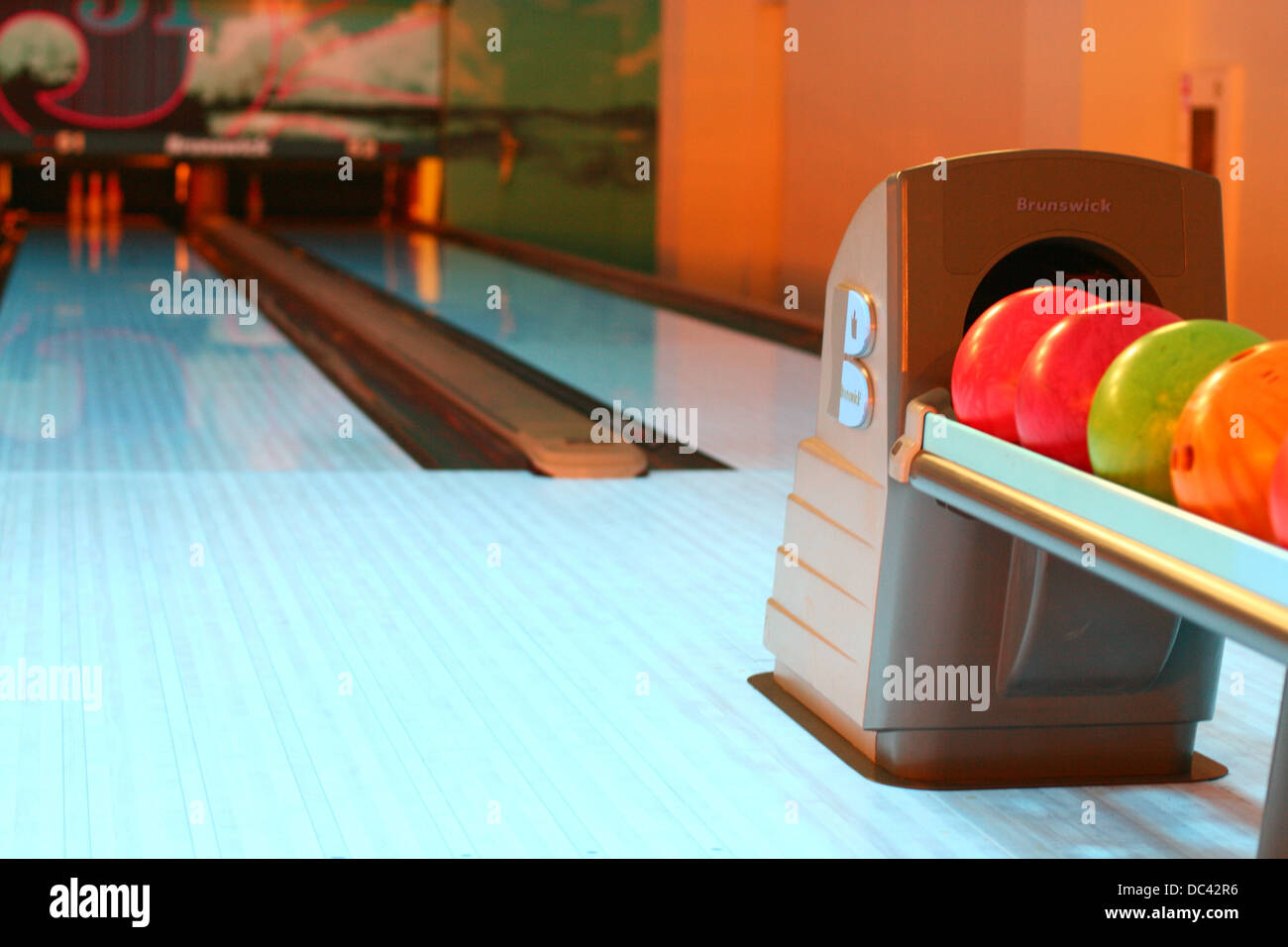 Bowling lane hi-res stock photography and images - Alamy