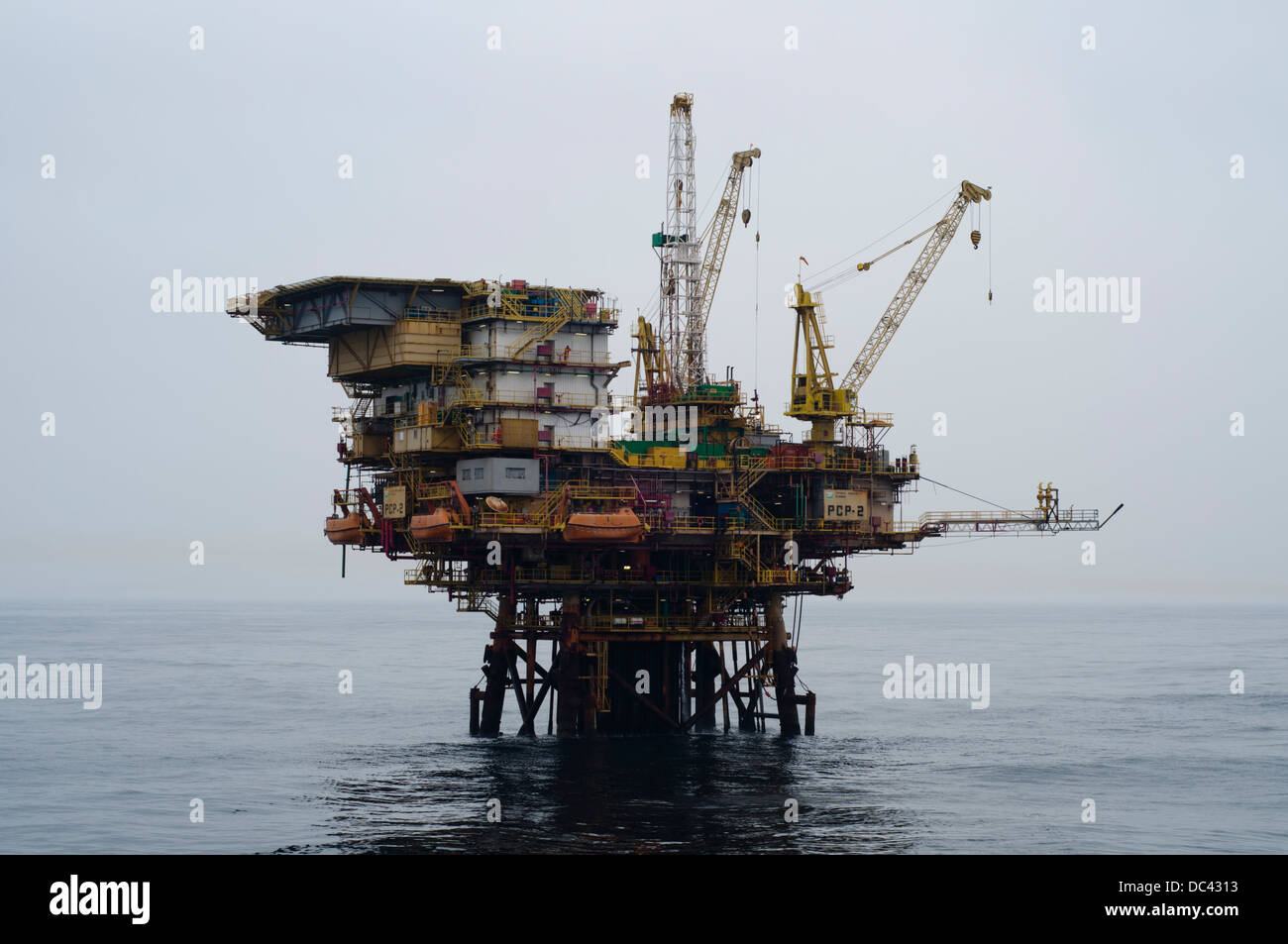 Fixed offshore platform hi-res stock photography and images - Alamy