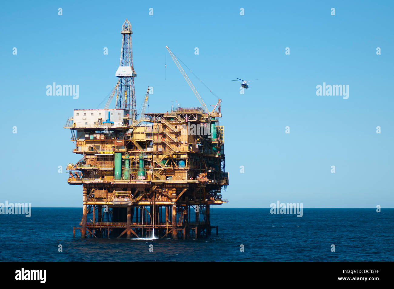 Ofshore oil rig hi-res stock photography and images - Alamy
