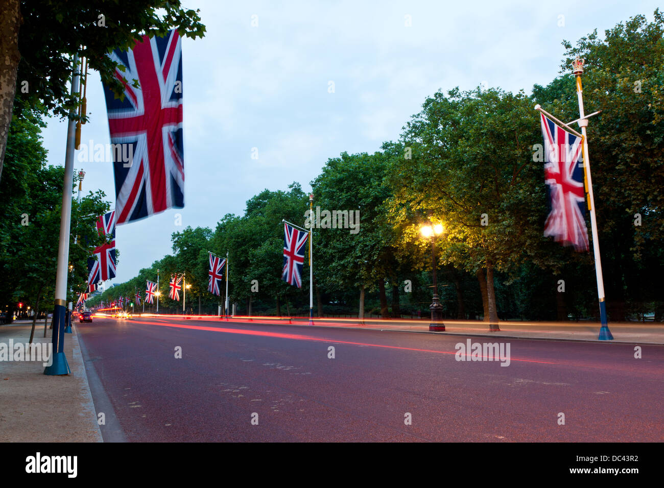The mall london union jack flags hi-res stock photography and images ...