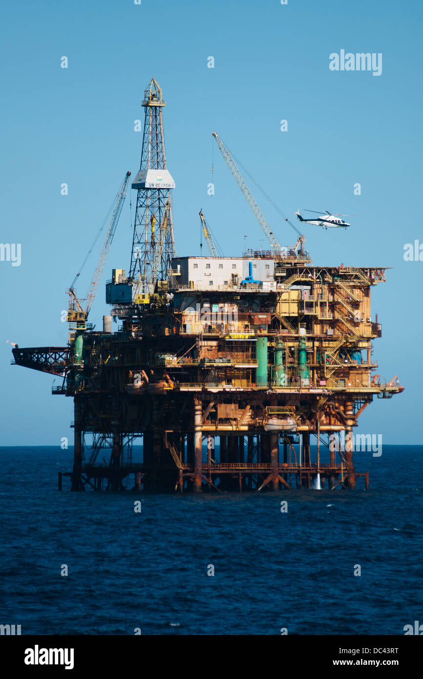 Ofshore oil rig hi-res stock photography and images - Alamy