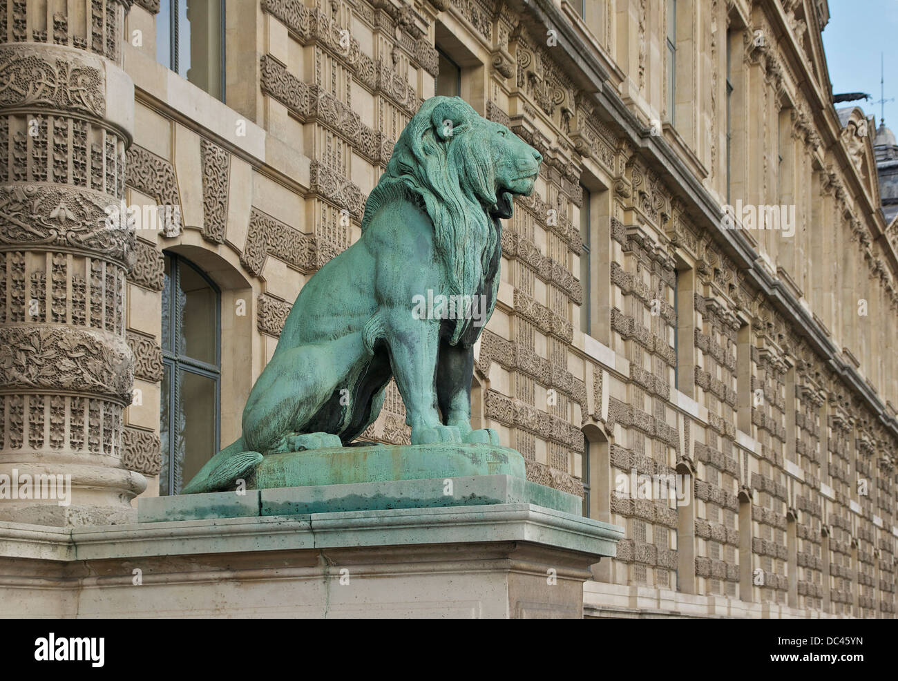 Left lion hi-res stock photography and images - Alamy