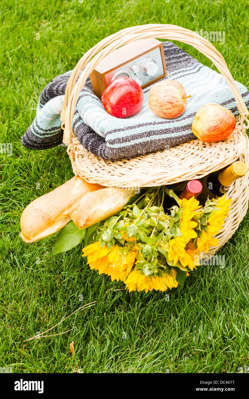 Summer picnic with a basket of food in the park Stock Photo - Alamy
