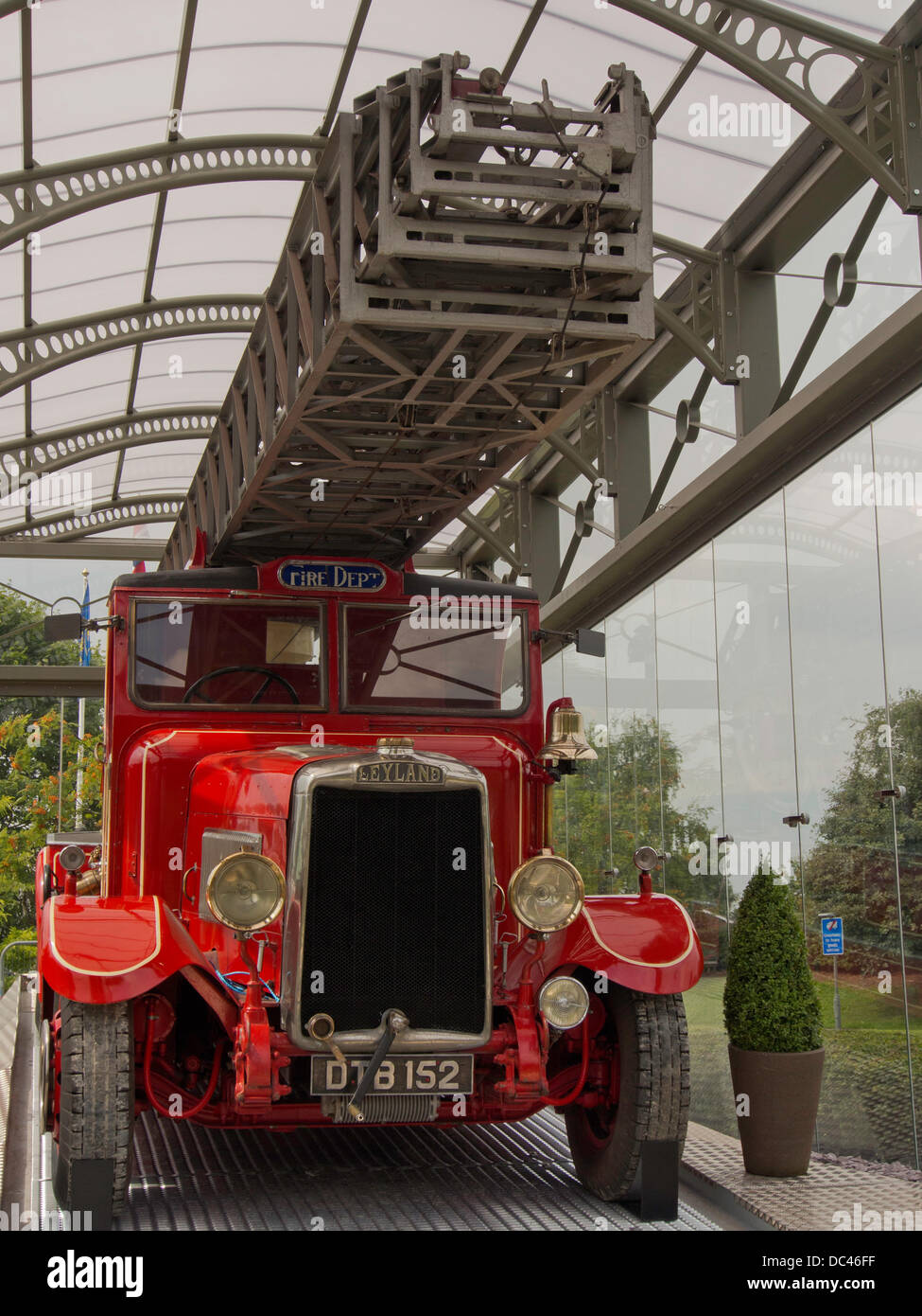 Leyland 1938 tl fire engine hi-res stock photography and images - Alamy