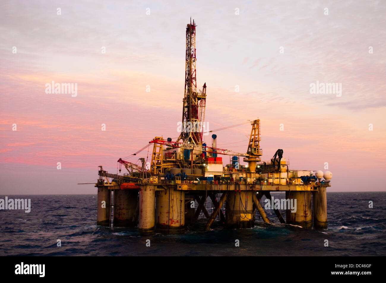 Falcon 100 oil drilling rig hi-res stock photography and images - Alamy