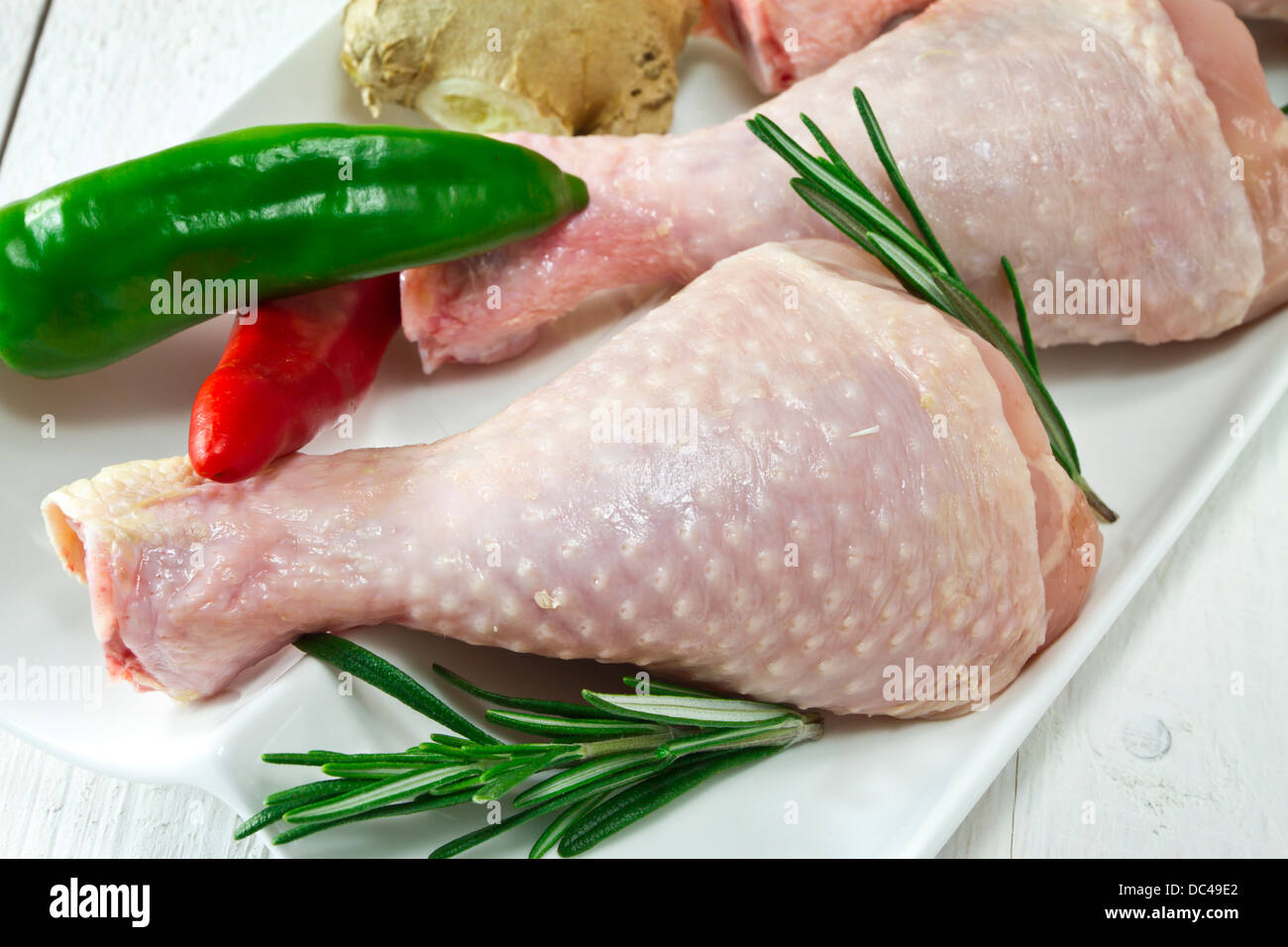 Fresh chicken drumsticks Stock Photo - Alamy