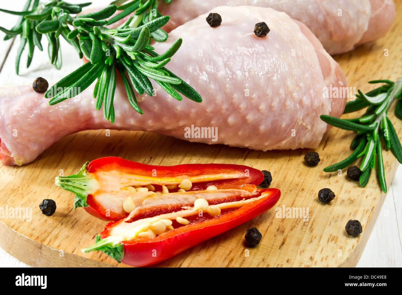 Fresh chicken drumsticks Stock Photo - Alamy