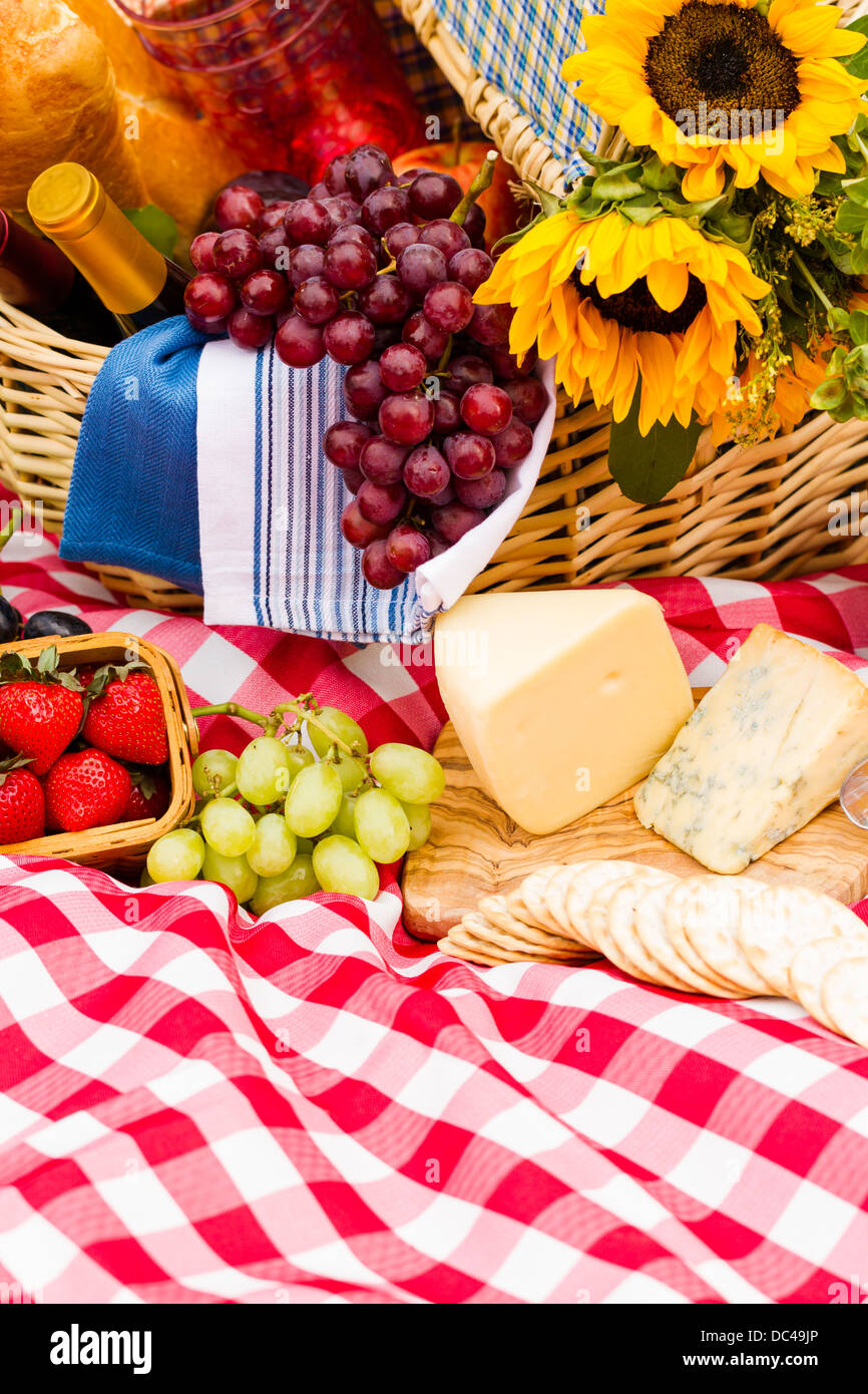 Summer picnic with a basket of food in the park Stock Photo - Alamy