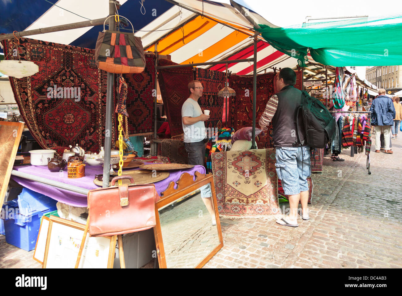 Haggling market carpet hi-res stock photography and images - Alamy