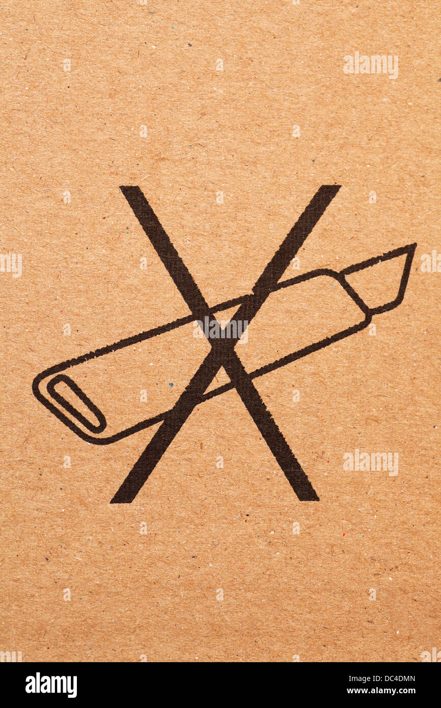 Cardboard box cross pack hi-res stock photography and images - Alamy