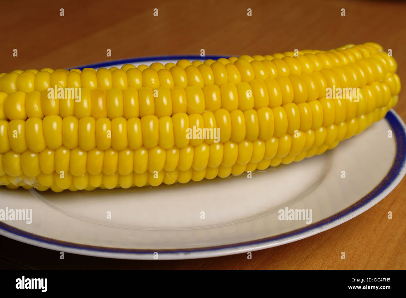 Corn boiled on plate hi-res stock photography and images - Alamy