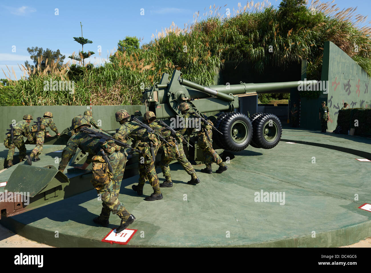 The Taiwan Military soldiers performing positional and firing drills on ...