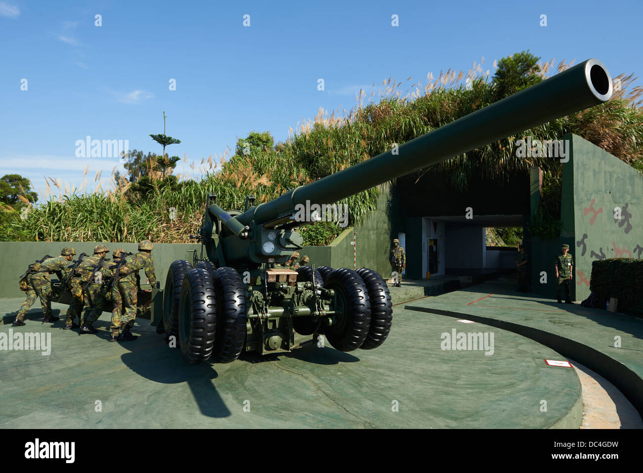 The Taiwan Military soldiers performing positional and firing drills on ...