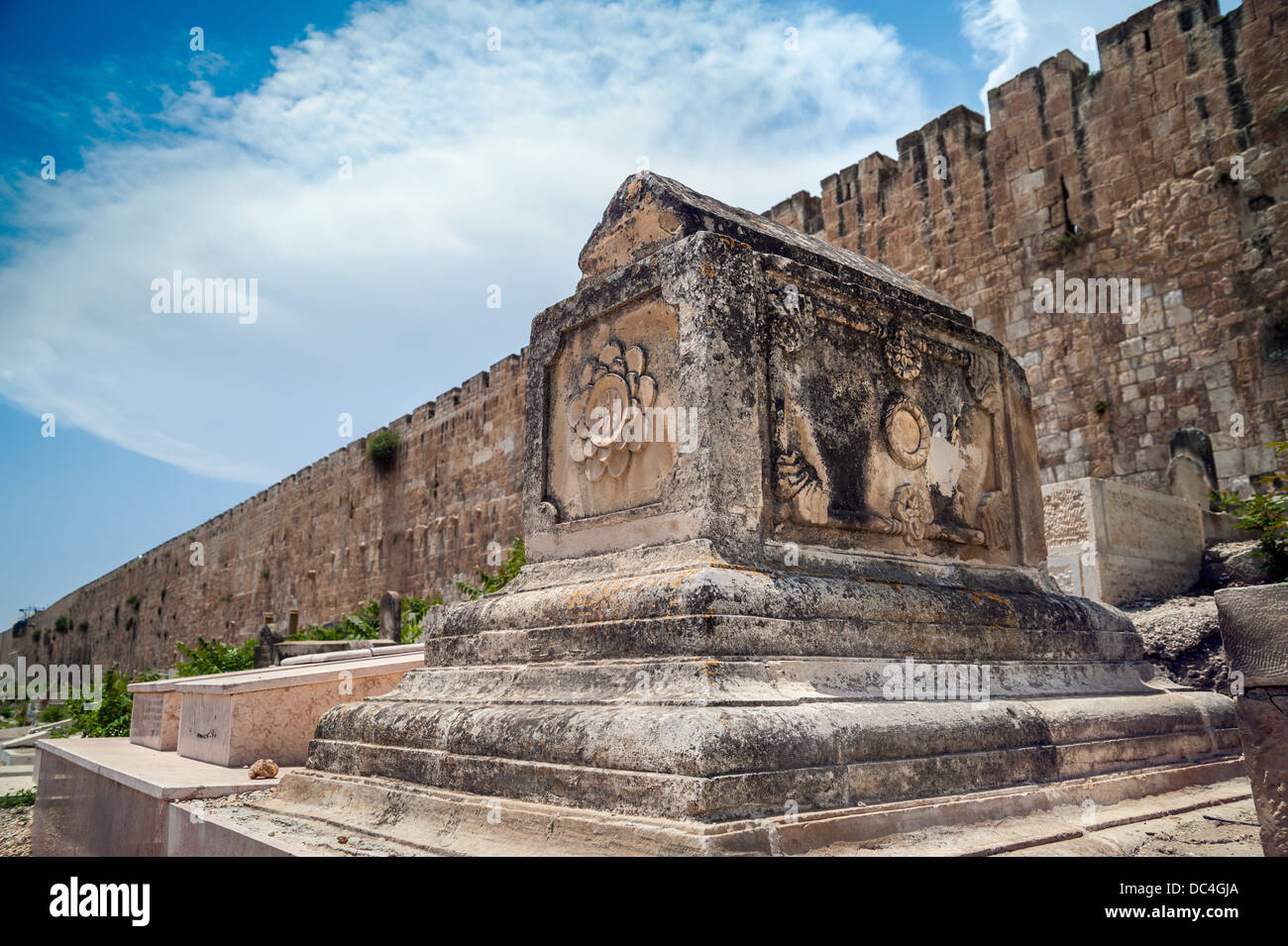 Old muslim tomb on the ancient cemetery in Jerusalem Stock Photo - Alamy