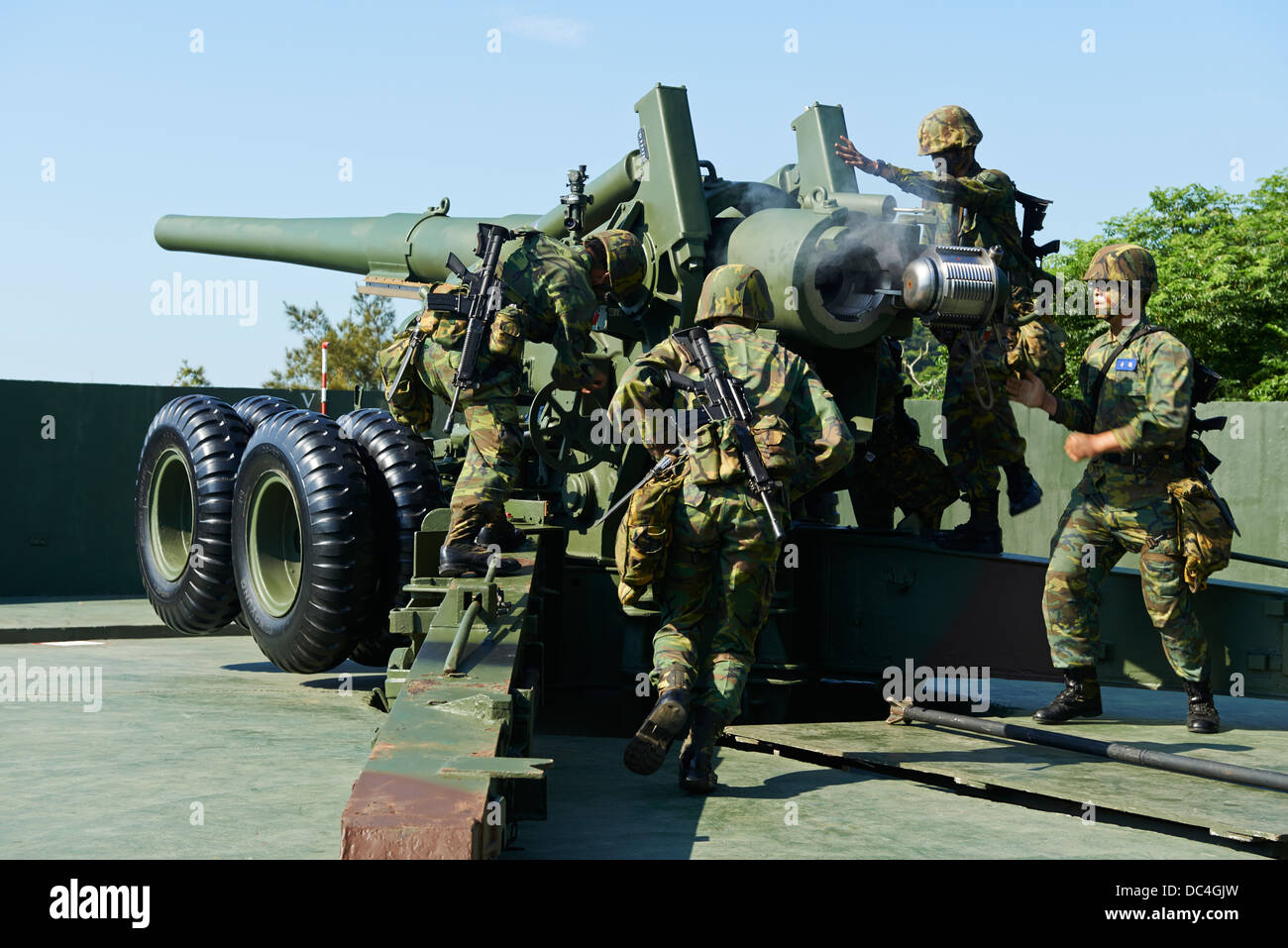 155mm hi-res stock photography and images - Alamy