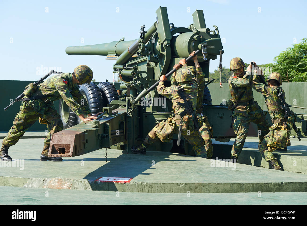 The Taiwan Military soldiers performing positional and firing drills on ...