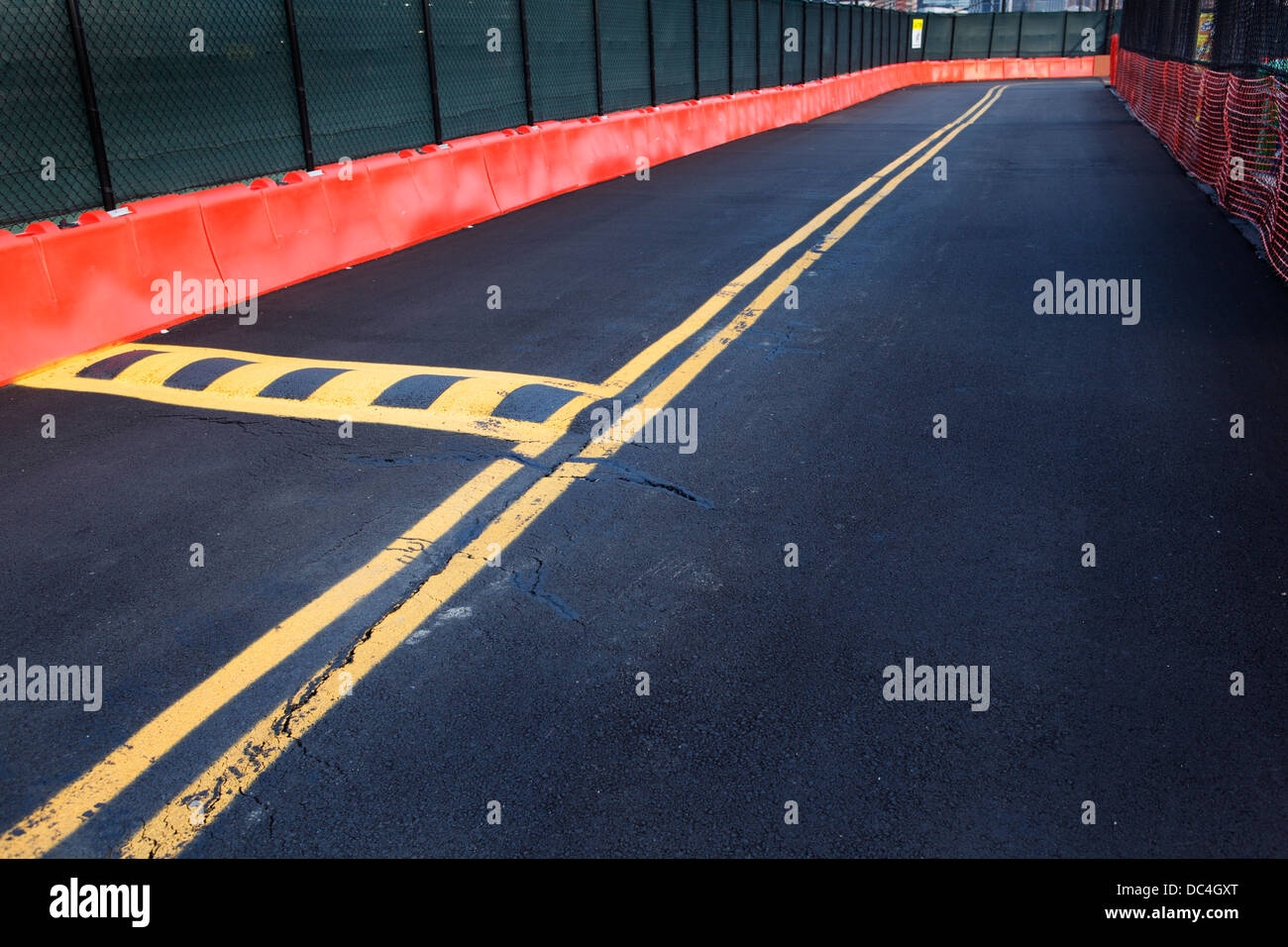 Black yellow road markings hi-res stock photography and images - Alamy