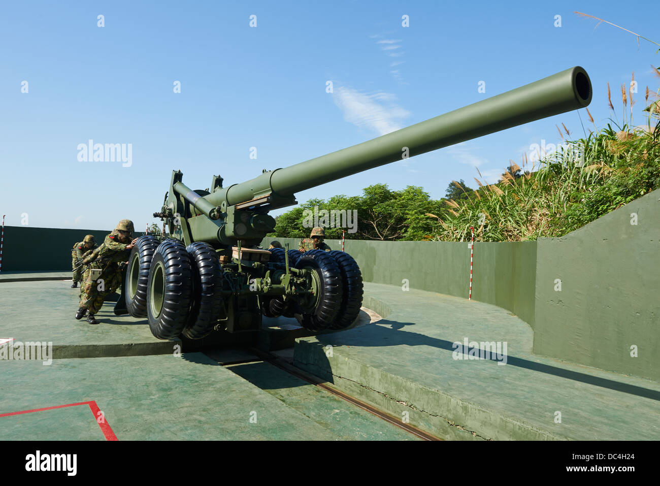 The Taiwan Military soldiers performing positional and firing drills on ...