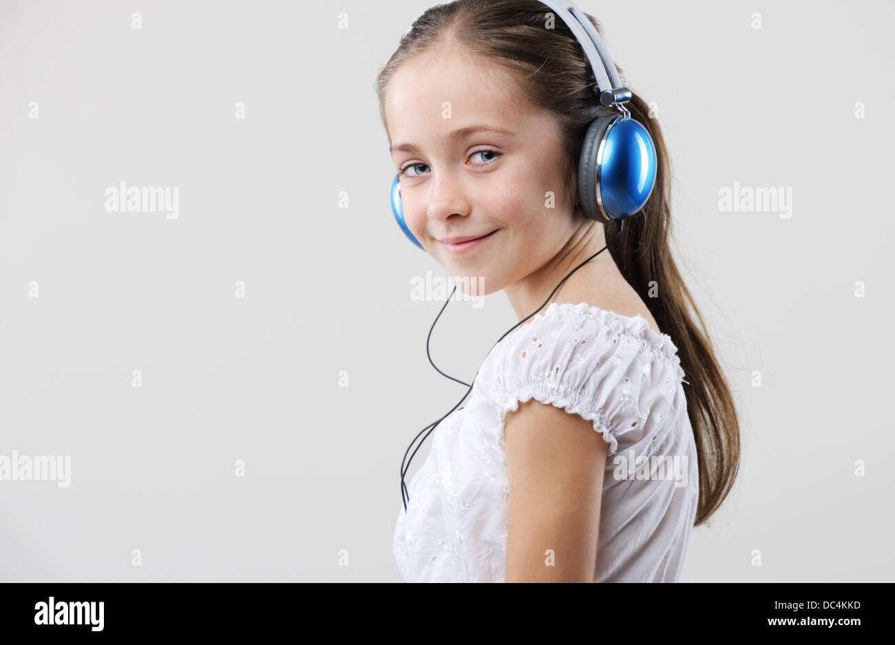 Young girl wearing headphones Stock Photo - Alamy