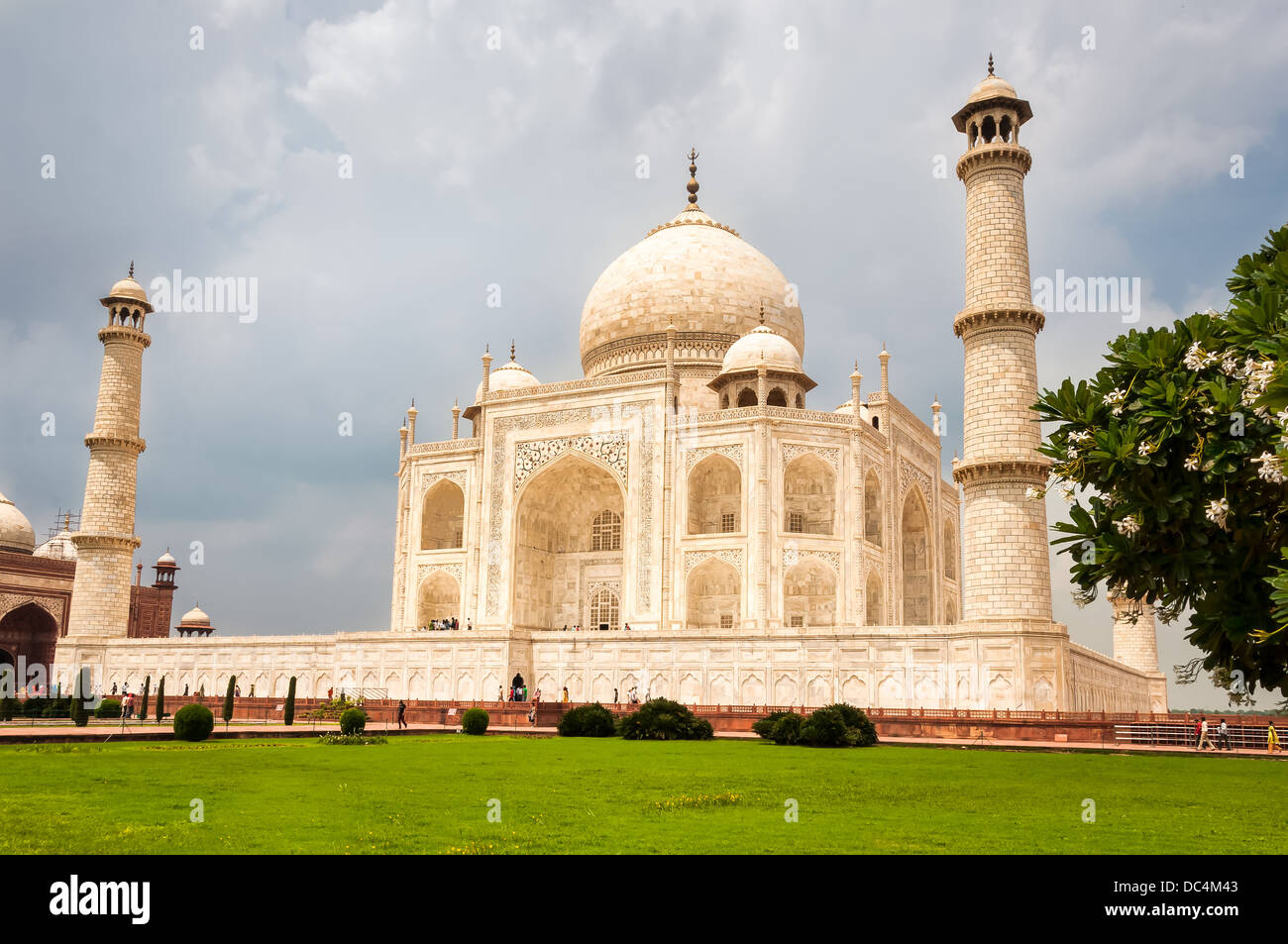 Taj Mahal temple landscape view Stock Photo - Alamy